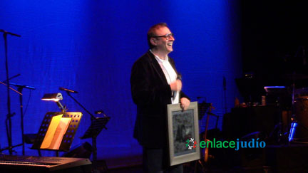 Gran homenaje a Morris Gilbert por sus 40 años de productor teatral ...