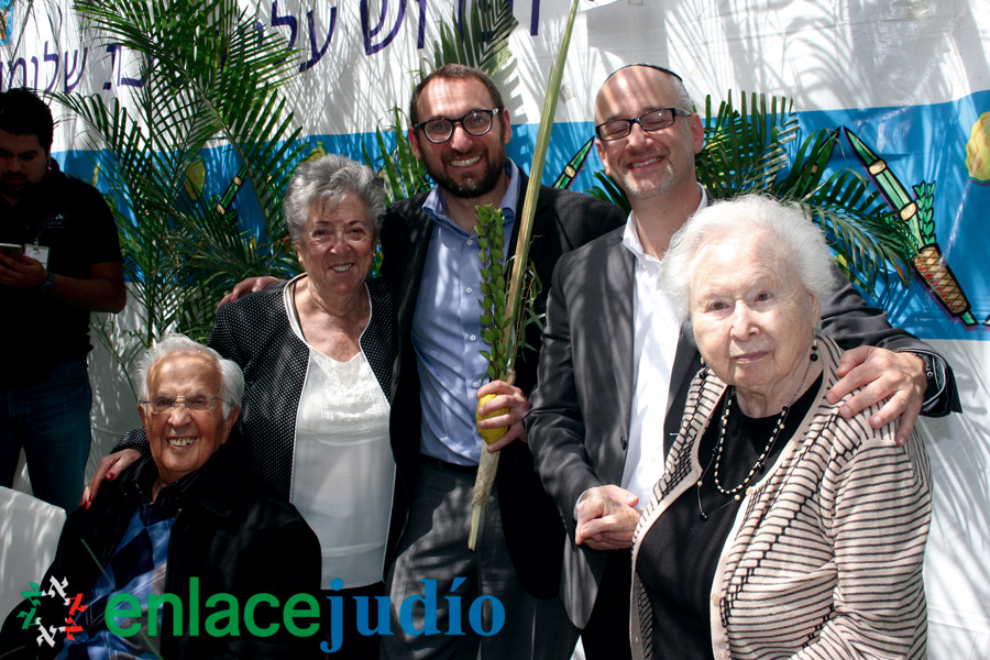 Bikur Jolim celebra la fiesta de la alegría en la sucá de Bet El