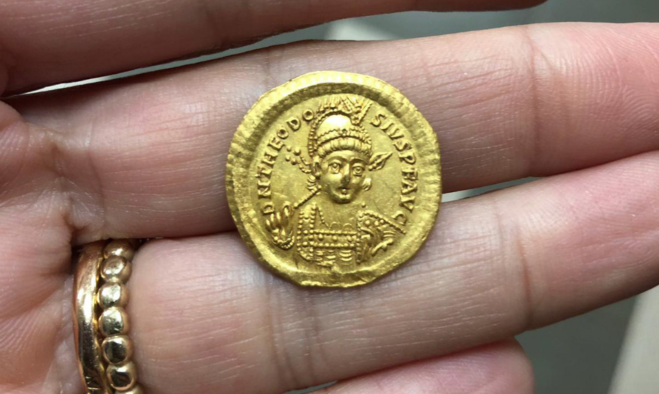 Descubren rara moneda de oro bizantina en el norte de Israel